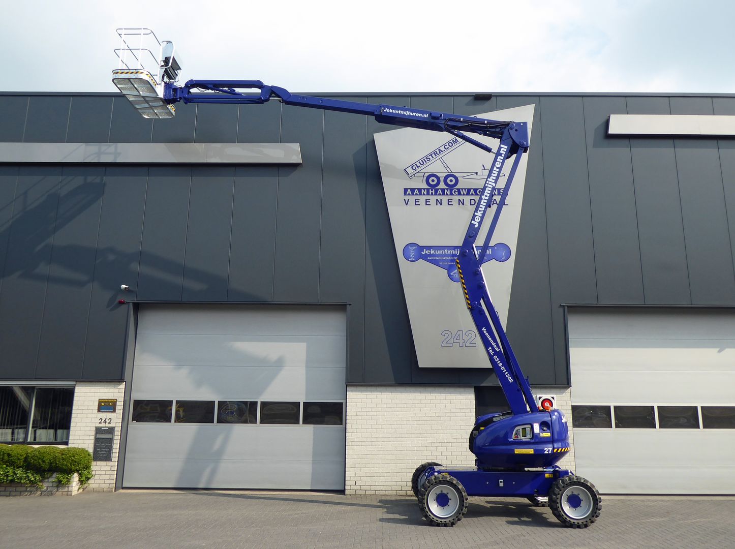 Zelfrijdende (4×4) Knikschuifarm Hoogwerker 15 meter huren